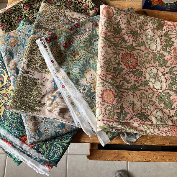 Galaxy Hoffman Bali Batiks Fabric Art Deco Print in Black and Gold, Fat ...