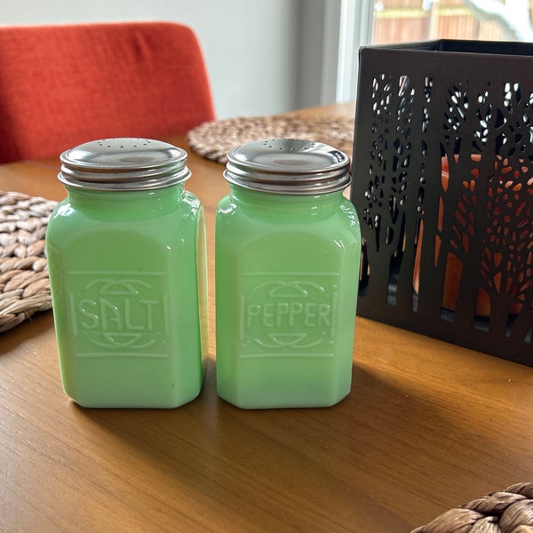 Jadeite Green Glass Salt & Pepper Shaker Set, LRG - Depression Style ...