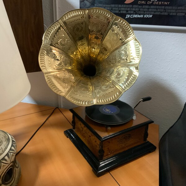 Beautiful ANTIQUE STYL Gramophone, Phonograph New Working Record Player ...