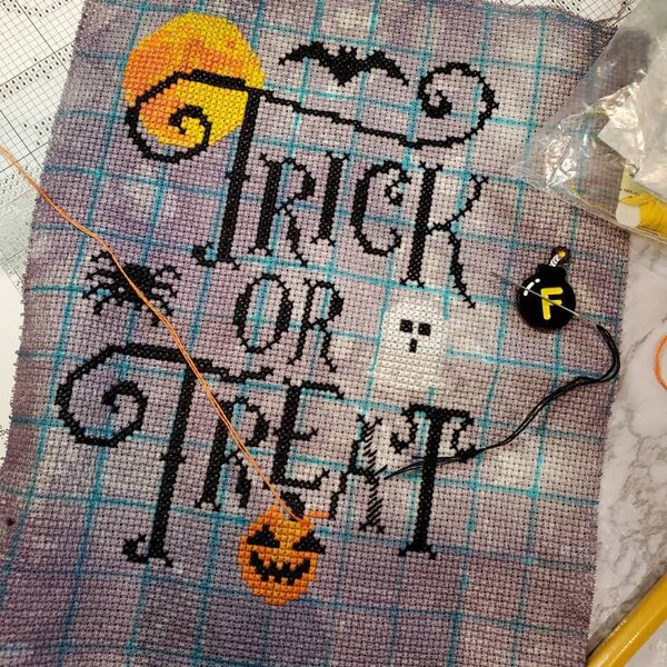 F Bomb Needle Minder | Naughty F Word Needle Magnet | Black Round F ...