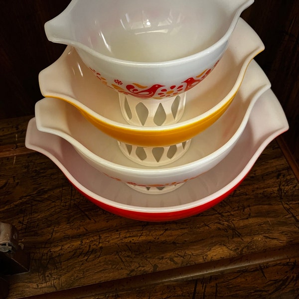 Set of 3 Pyrex Mixing and Cinderella Bowl Display Stands | Vintage Bowl ...