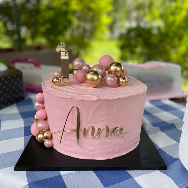 One Line Art Cake Topper Couple With a Bouquet of Flowers | Line Art ...