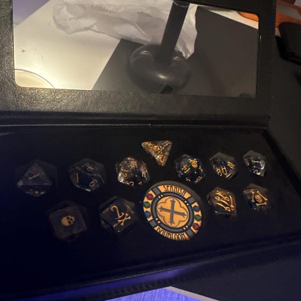 Pirates Plunder Exclusive 11 Dice Set | Anne Bonny & Blackbeard Pirate ...