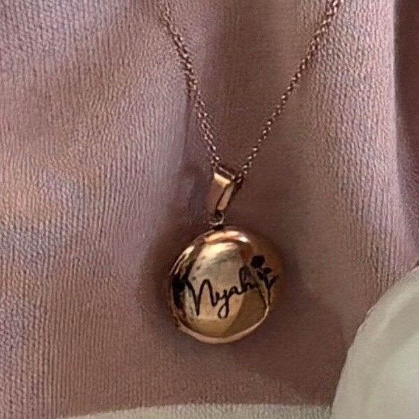 Locket Necklace With Photo, Girls Circle Locket With Name, Birth Flower ...