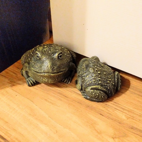 Toad Garden Statue, Cute Frog Concrete Figure, Painted Cement Garden ...