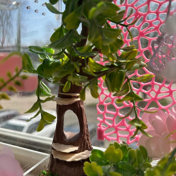 3D Printed Magnetic Tree With Peek-through Hole Jumping Spider Hide ...