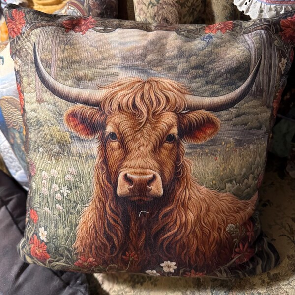 William Morris Rabbit Round Rug, White Rabbit Morris Rug, Morris Tulips ...