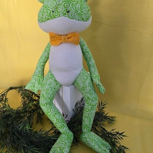 Stuffed Frog PDF Sewing Pattern & Tutorial Stuffed Animals Plush Toys ...