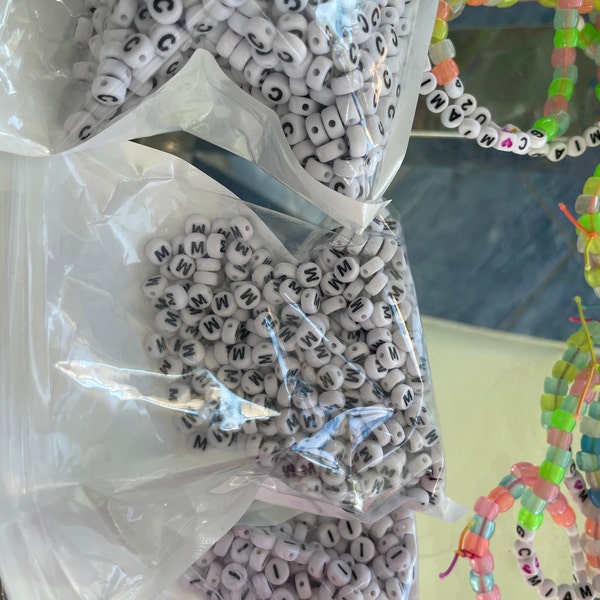 100pcs White Letter Beads, Bright Acrylic ABC Letter Name Bead Kit ...