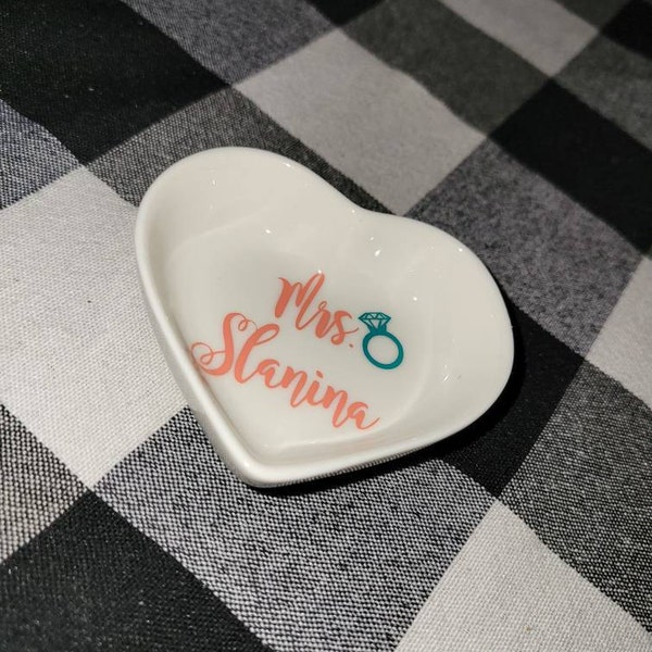 Mrs. Heart Shaped Ring Dish / Personalized/ Bridal Party Gift/ Wedding ...