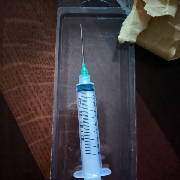 Retractable Stunt Syringe - Realistic Film Prop for Medical Scenes ...