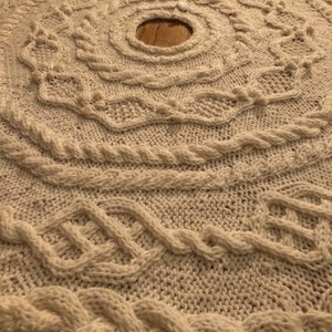 Cable Tree Skirt Knitting Pattern - 2 Sizes - Etsy