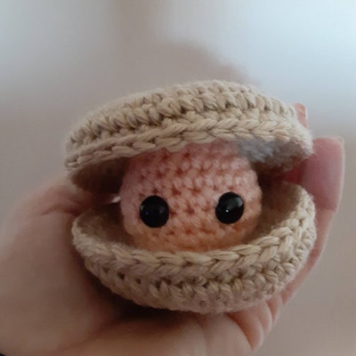 PATTERN: Low Sew Cleo the Clam Pattern Amigurumi Clam Pattern Crocheted ...