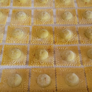 Raviolo Gourmet 7cm Mod. FLOWER Beech Mold for Pasta Fresca. Size 8x8 ...