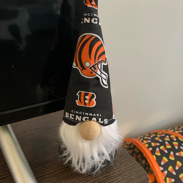 NFL FOOTBALL GNOMES, Tiered Tray, Home Team Mantle Decor, Football Fan ...