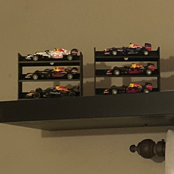 V2 6 Car Tilted Bburago 1:43 1/43 F1 Formula 1 Race Car Display Stand W ...