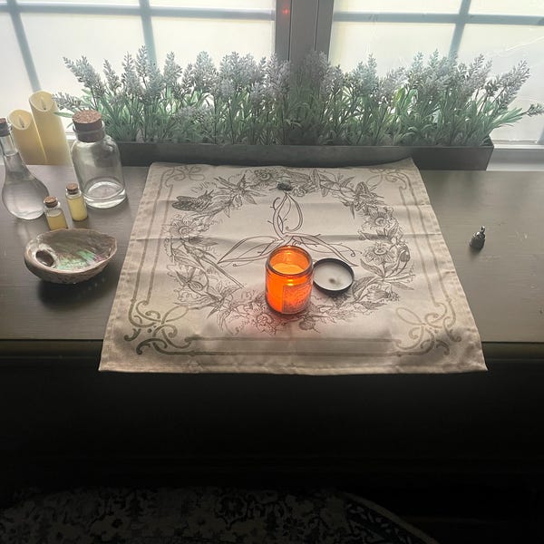 Hecate Symbol Altar Cloth - Witch Pagan Altar Tarot Mat Decor - Etsy