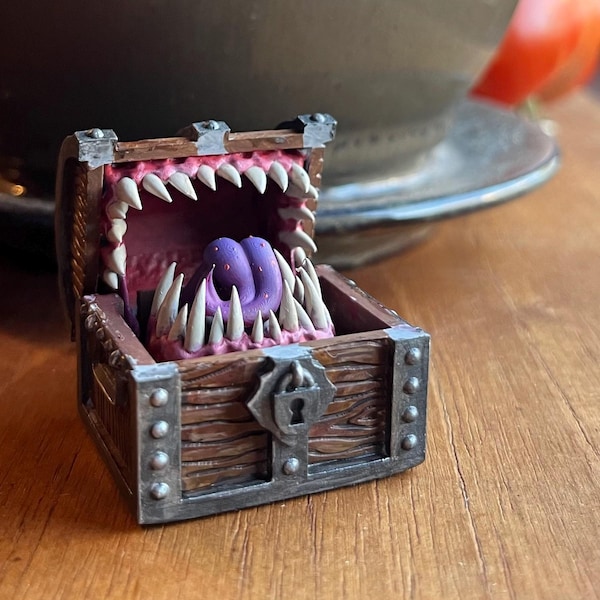 Opening Mini Mimic-you Can Close and Open It! Looks Like an Innocent ...