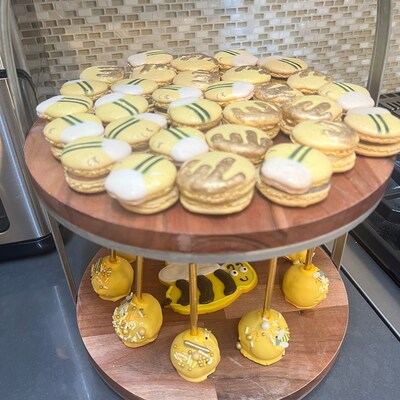 Bees Macarons 12 or 24 Choose Your Flavors Edible Macaroons French ...