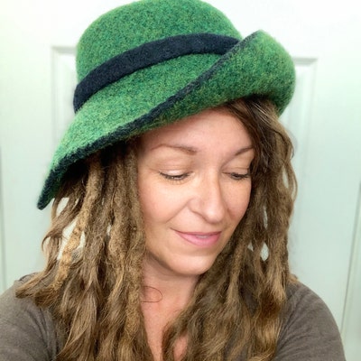 Black Flapper Hat, 1920s Cloche Hat, Art Deco Hat, Felted Wide Brim Hat ...