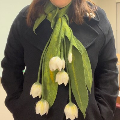 Green Felted Flower Scarf Lariat With White Tulips Textile Necklace ...