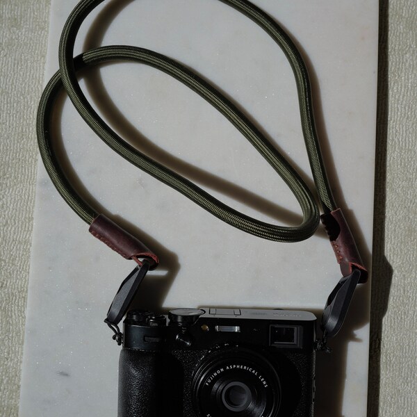 The Leica Strap Schmaler Vintage Kameragurt aus hochwertigem Leder in ...