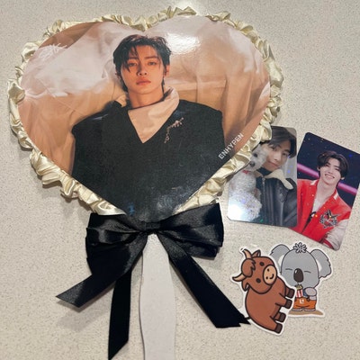 Stray Kids Felix Photo KPOP Picket / Fan With Ruffles - Etsy