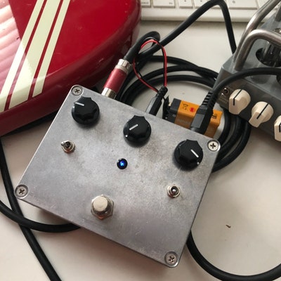 4 Oscillator Patchable Crackle Box // Noise Synth With Patch Bay ...