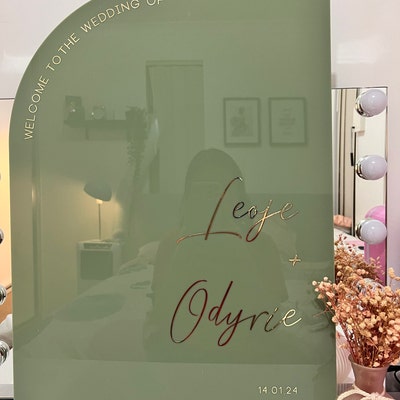 Circle Acrylic Welcome Sign ,wedding Acrylic Sign / Wedding Welcome ...