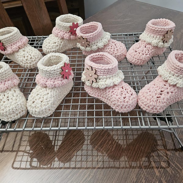 CROCHET PATTERN + VIDEO | Crochet Baby Booties Pattern | Easy Crochet ...