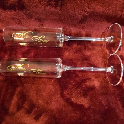 Personalized Wedding Toasting Flutes Set of TWO, Custom Engraved Vina ...