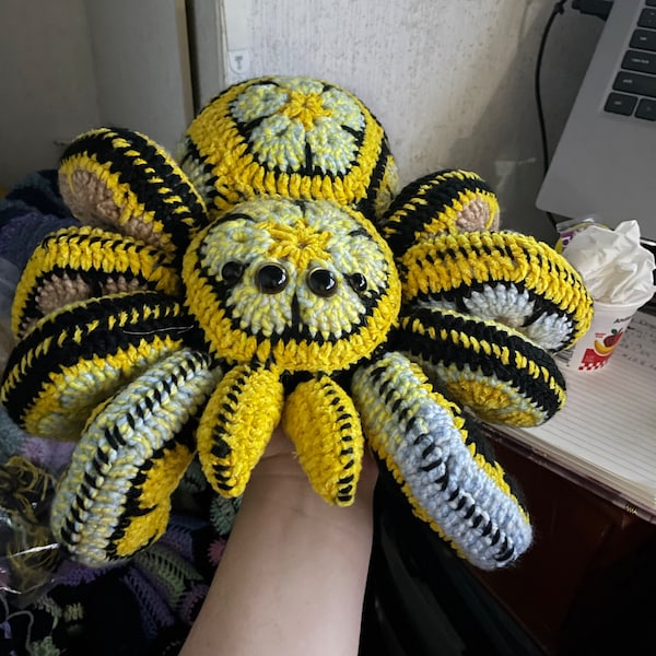 Sully the African Flower Spider Crochet Pattern, PDF, Digital Download ...