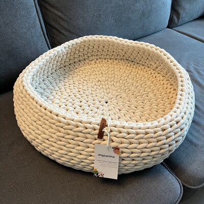 Chunky and Fluffy Crochet Round Rug, Handwoven Carpet With a Minimalist ...