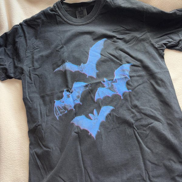 Comfort Colors® Retro Bats Tee Y2K Inspired Bats Shirt, 90s Style Bats ...