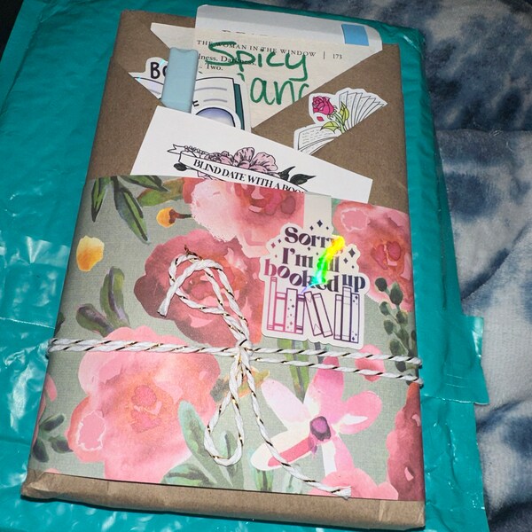 Blind Date With a Book- W/ Stickers, Magnetic Bookmark, Bookmark Log ...