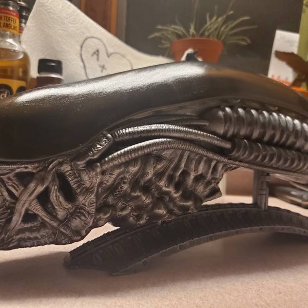 Xenomorph Alien Display Piece With Removable Translucent Dome - Etsy