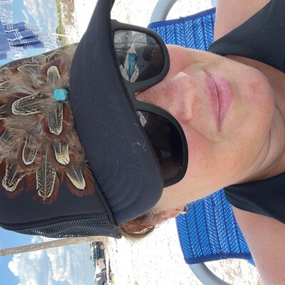 FEATHER Trucker Hat With Turquoise Stone, Western Fashion Black White ...