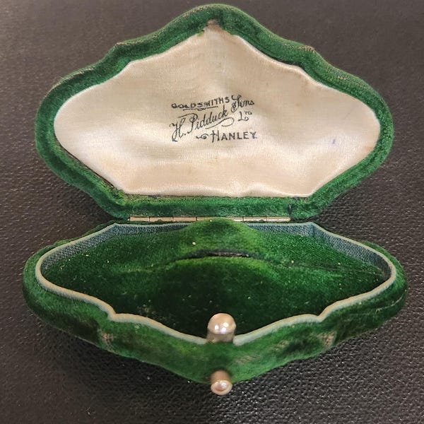 Small Victorian Style Ring Box. Vintage Style Jewellery Box. Heart ...