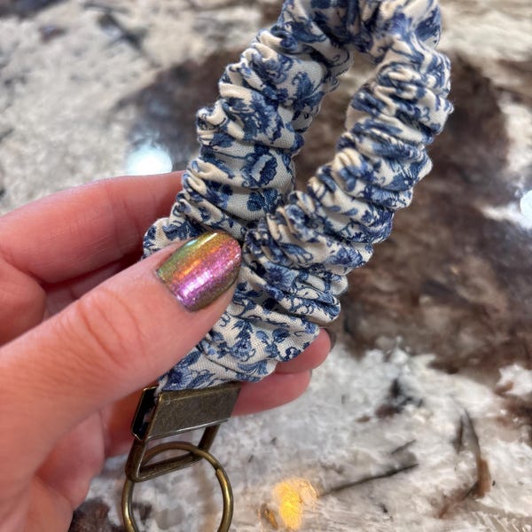 Scrunchie Keychain Wristlet, Key Fob Keychain, Scrunchie Keychain ...