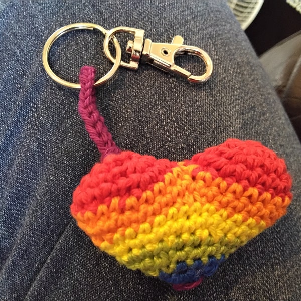Rainbow Heart Keychain Crochet PATTERN, Amigurumi Keychain, LGBT+ Pride ...