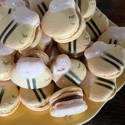 Bees Macarons 12 or 24 Choose Your Flavors Edible Macaroons French ...