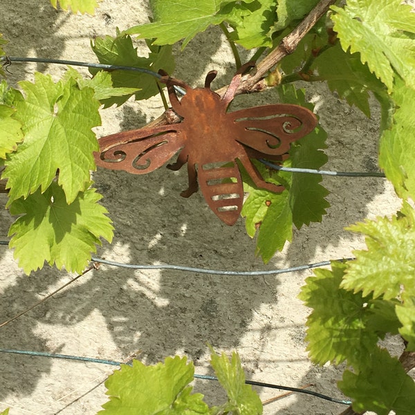 Rusty Metal Honey Bee- Rusty Insect - Pagan Garden Gift - Rusty Bee ...