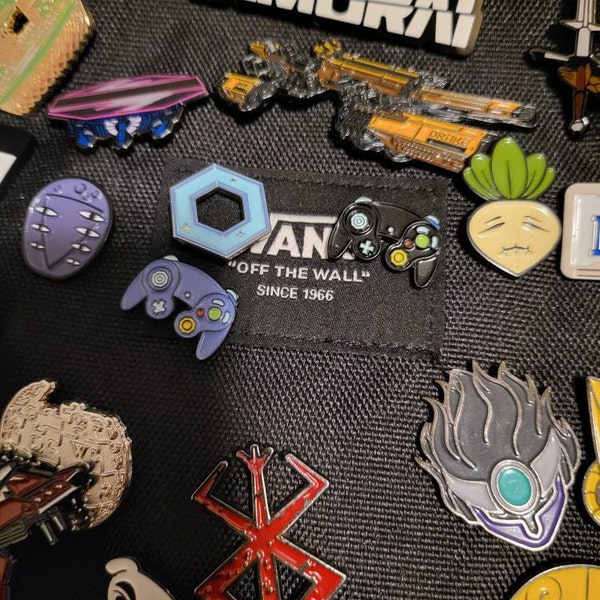 Nintendo Gamecube Controller Enamel Lapel Pin in 6 Colors - Super Smash ...