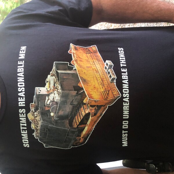 Killdozer-T-shirt, ontwerp op achterkant, soms redelijke mannen moeten ...