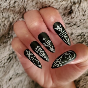 Cast A Spell Nailz, 24 Long Witchy Press on Nails, Matte Black Satanic ...