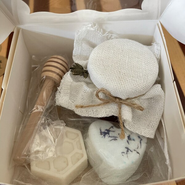 Mix + Match 3 Heart Bath Bombs / Natural Bath Bombs - Etsy