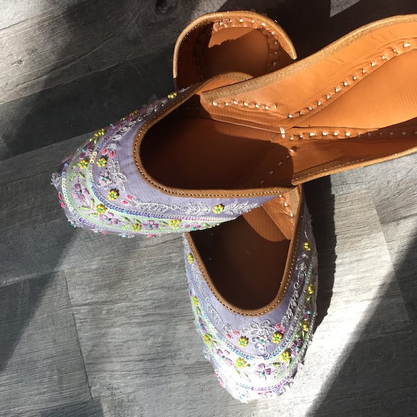 Punjabi Jutti,handmade Leather Jutti,embroidered Jutti for Ladies ...