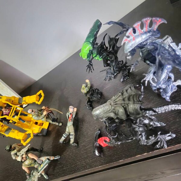 Flintstones House Which Pulls Out Scenes to Become Bedrock Bowl-o -rama ...