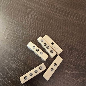 UNIQUE Pip Design Large Medieval Bone Dice Set qty 5 Mat Cauthon's Dice ...