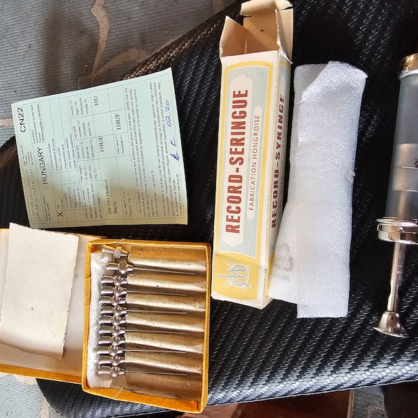 EXCELLENT CONDITION Vintage Medical 5ml Glass Syringe Metal Equipment ...
